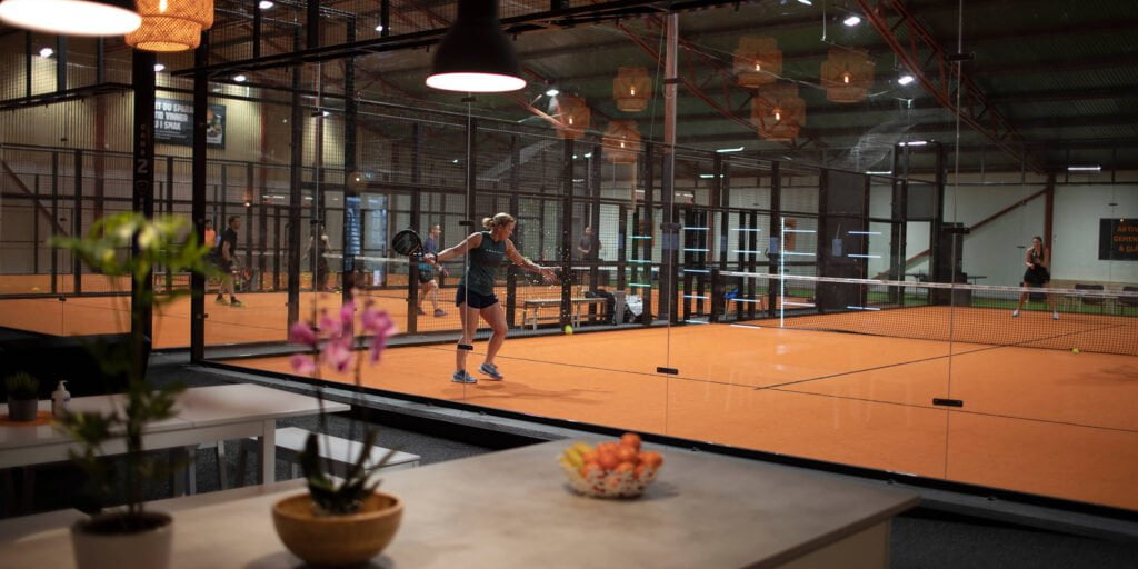 Boka bana Ekerö Padel - allt du behöver veta